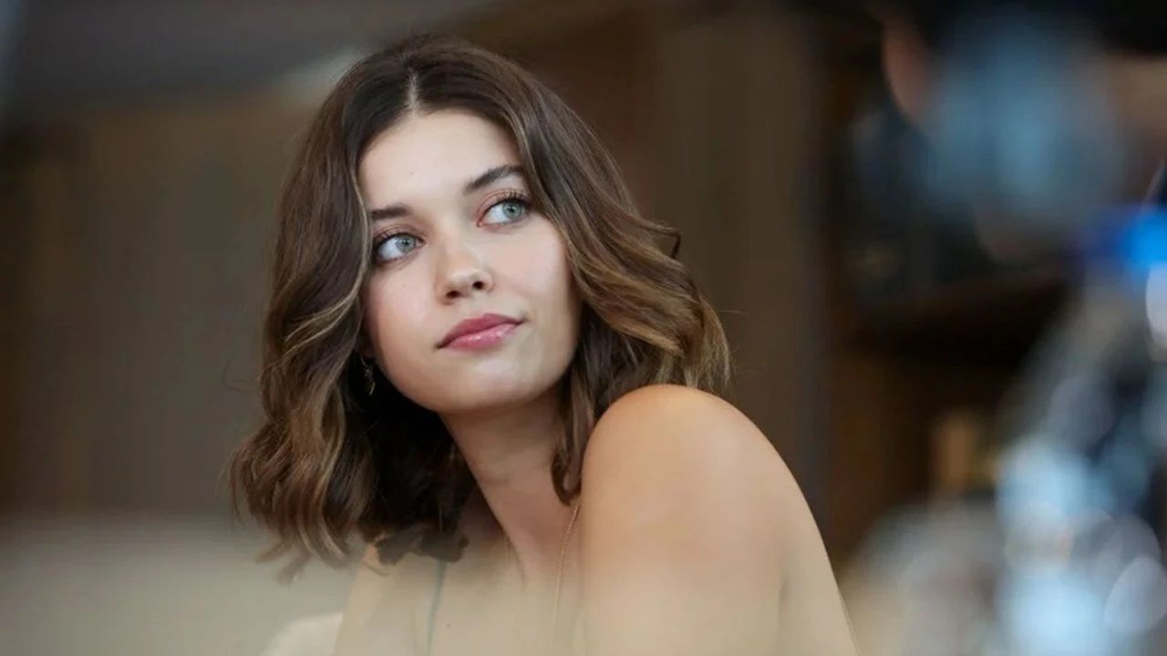 Afra Saraçoğlu yeni imajıyla kendine hayran bıraktı